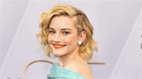 New Trailer Julia Garner Portrays Con Woman In ‘inventing Anna Series Anglophenia Bbc America