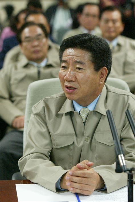 [노무현사료관] [중앙재해대책본부 보고 중 질문하는 노무현 민주당 대통령후보]