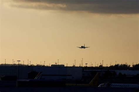 Проливни дъждове затвориха летището в Маями Видео
