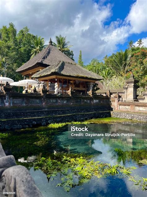발리의 Tirta Empul 사원에 연못이 있는 전통 예배 지역 집 0명에 대한 스톡 사진 및 기타 이미지 0명 건축 경관 Istock