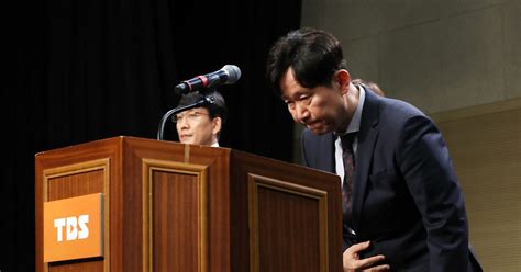 Tbs “김어준 뉴스공장 편향성 반성 당분간 시사 프로그램 편성 안 해”