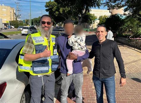 אשקלון פעוטה כבת שנתיים ננעלה ברכב וחולצה בשלום על ידי מתנדבי ידידים