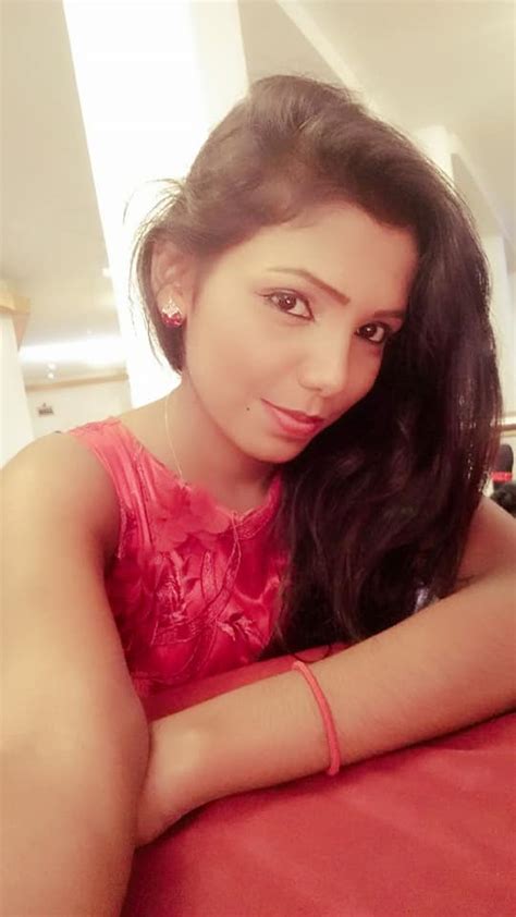 Sri Lankan Girls In Abroad පිට රට අපේ කෙල්ලෝ