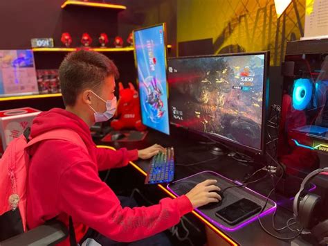 在bilibili World广州站，邂逅最美微星“魔龙姬” 哔哩哔哩
