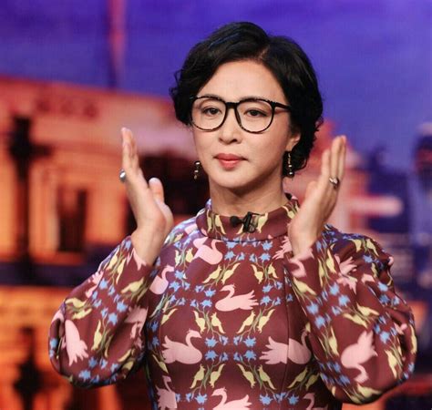 金星变性前，一起生活10年的老婆颜值媲美马伊琍，如今活成这样肯波