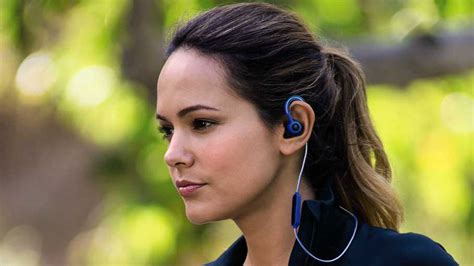 Jbl Reflect Contour Bluetooth Headphones Make A Play For Your Gym Bag Techradar