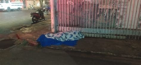 Homem é Morto A Tiros E Outro Fica Ferido Por Bala Perdida Na Capital