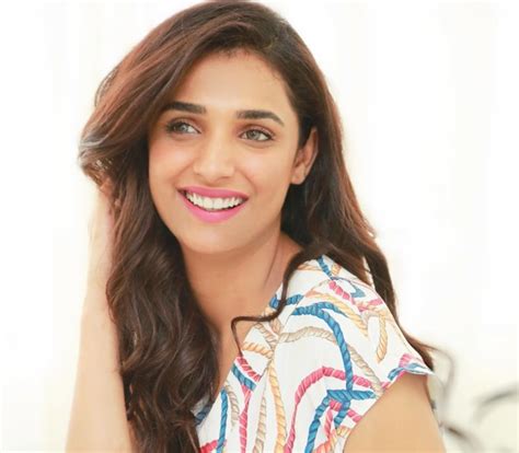 آمنہ الیاس کی بھرم کلچر‘ کے خلاف شعور اجاگر کرنے کی کوشش Life And Style Dawn News Urdu