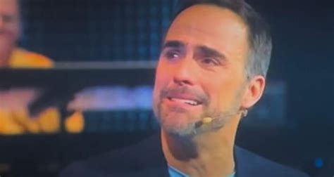 Sébastien Benoît Fond En Larme à En Direct De Lunivers Vedette Québec