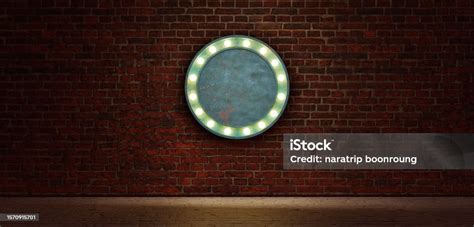 복고풍 스타일의 빛나는 네온 원형 프레임 벽돌 벽 배경 빌보드 사인 긴 광고판 네온 램프 3d 그림이 있는 빈 글로우 사인 벽에 대한 스톡 사진 및 기타 이미지 Istock