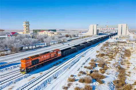 Эрээн боомт нүүрс төмрийн хүдэр зэргийн импортоо сэргээв