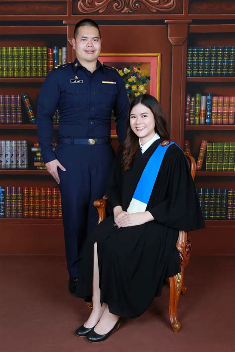 🔹 ถ่ายรูปครอบครัวชุดข้าราชการ ครอบครัว 4 ท่าน 2 000฿ 🔹 ถ่ายรูปครอบครัวชุดครุย ถ่ายรูป