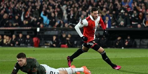 Santiago Giménez Bebote Supera A Chicharito Y Raúl Jiménez En Esta