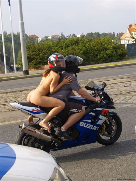 Young Girls Outdoors Flash In Public Body Demonstration Page 1203 Intporn Forums