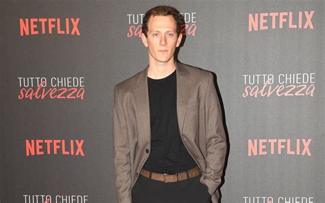 Tutto Chiede Salvezza Il Cast Della Serie Tv Netflix Con Federico
