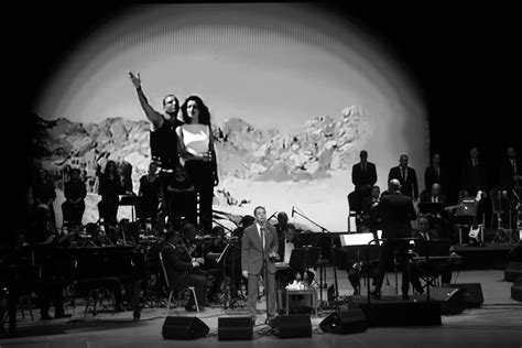 دار الاوبرا مدحت صالح يطرب جمهور الأوبرا بأروع أغانيه على المسرح الكبير