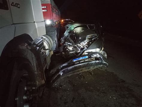Colisão Entre Carro E Caminhão Deixa Uma Pessoa Ferida Na Br 470 Em