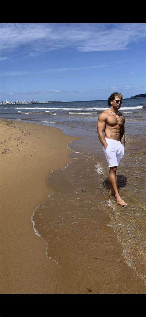 Beach Day With Good Abdomen 😎 Rabsandsinglets