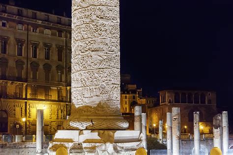 ローマのトラヤヌスフォーラムにおけるトラヤヌスのコラム イタリア ローマのストックフォトや画像を多数ご用意 イタリア ローマ トライ