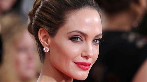 Angelina Jolie Biography Height And Life Story Super Stars Bio