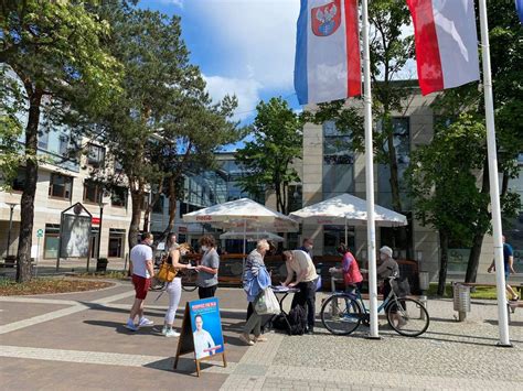 Wybory 2020 Trzaskowski zebrał wymaganą liczbę podpisów Ponad 6 tys