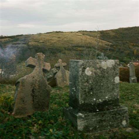 Devojacki Grob Dreg K Gvozdena Nychta