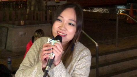 小蕎 2018 12 29 2100 中環7號碼頭 唱 “ 抱緊眼前人 萬水千山總是情 隨想曲 赤的疑惑 愛是不保留