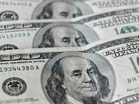 أسعار العملات بالسوق الموازية الجمعة انخفاض الدولار واليورو والجنيه