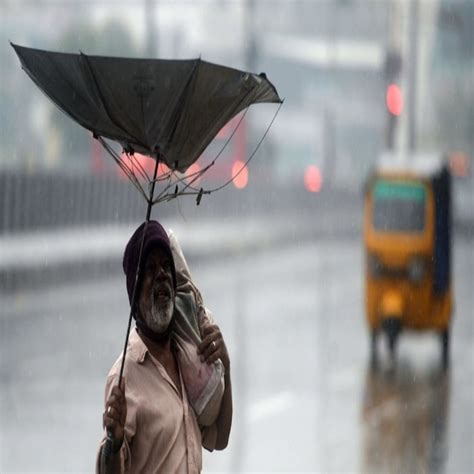 ঘূর্ণিঝড়ের চোখরাঙানি ১২ রাজ্যে কাঁপিয়ে বৃষ্টি শিলাবৃষ্টি কোথায়