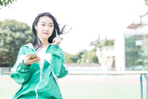 中國的校服不好看？來看看這位女孩 每日頭條