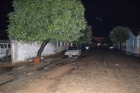 Chuva Forte Derruba árvore E Provoca Apagão Em Mantena Mg Vila Notícias
