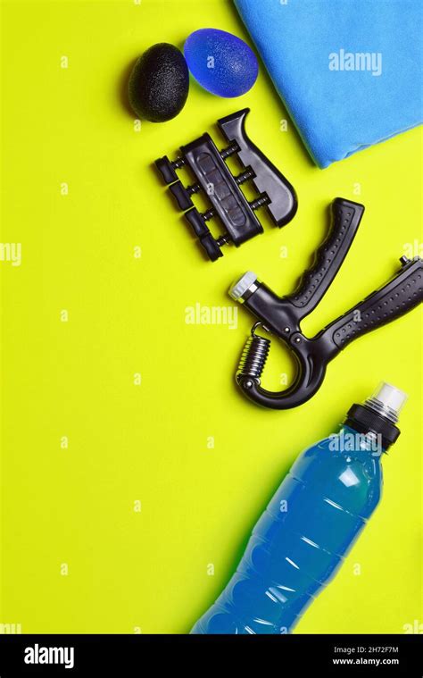 Two Finger Grips Hi Res Stock Photography And Images Alamy