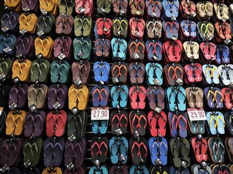 Varieties Colors Design Of High Quality Slipper In Pairs For Displays On Sale At Fipper Store