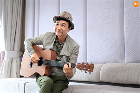 【區瑞強專訪】唔做牙醫變dj歌手 50年前上tvb唱片大賣30萬 巴士結識空姐太太 細仔遺傳音樂細胞轉數快 本地 Shall We