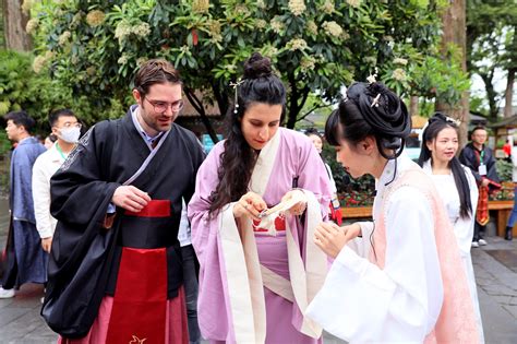赴一场穿越之旅，17国外国使领团走进都江堰四川在线