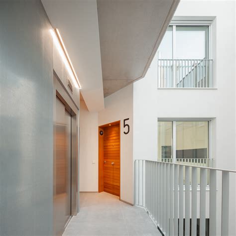 Edificio De Viviendas En Barcelona Arqa