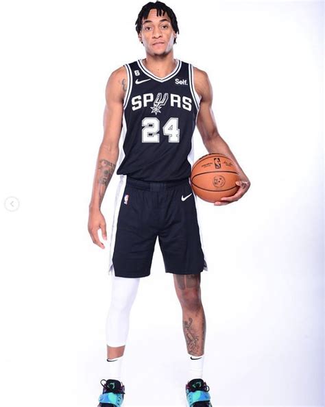 How Much Does Devin Vassell Average