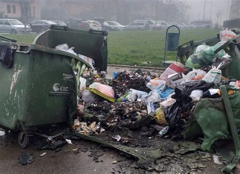 СИНОЌА ЗАПАЛЕНИ 6 КОНТЕЈНЕРИ ВО СКОПСКО ЛИСИЧЕ 100 УНИШТЕНИ ЗА 9 МЕСЕЦИ Сакам Да Кажам