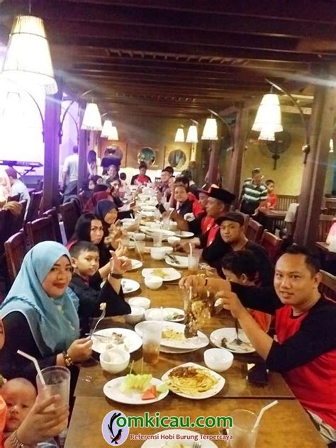 PMBS Bagi Bagi Takjil Di Surabaya OM KICAU