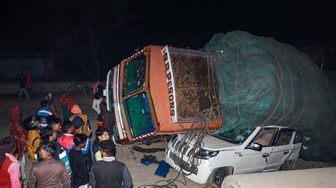 5 Killed One Injured As Car Collides With Truck In North Bengal