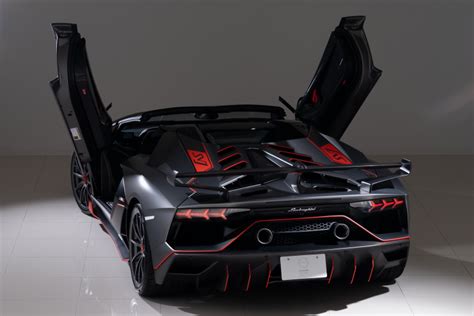 ランボルギーニ アヴェンタドール Svj ロードスター 世界限定 800台 Ad Personam ボディーカラー Grigio Titans