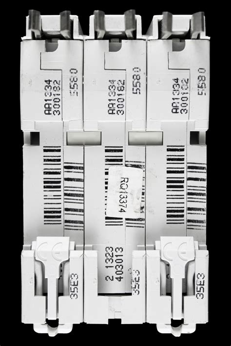 SCHNEIDER 20 CURVE C 10kA TRIPLE POLE MCB CIRCUIT BREAKER KQ 10C320