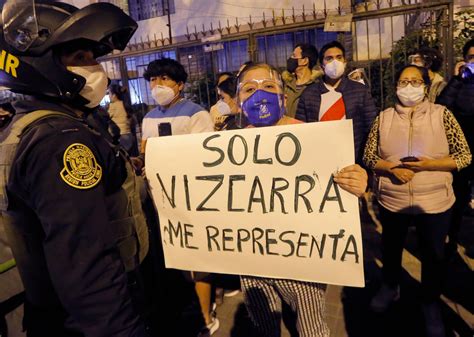 Martín Vizcarra é desituído da presidência do Peru