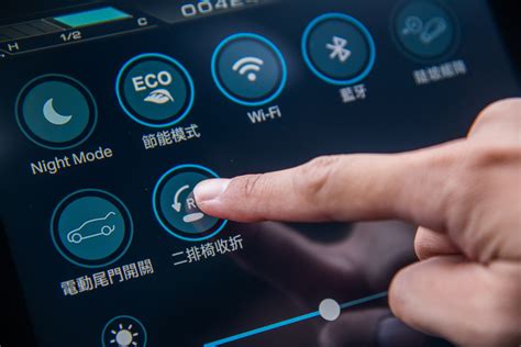 「最大化」全家人的生活步調，luxgen Urx七人座樂活款 Carstuff 人車事