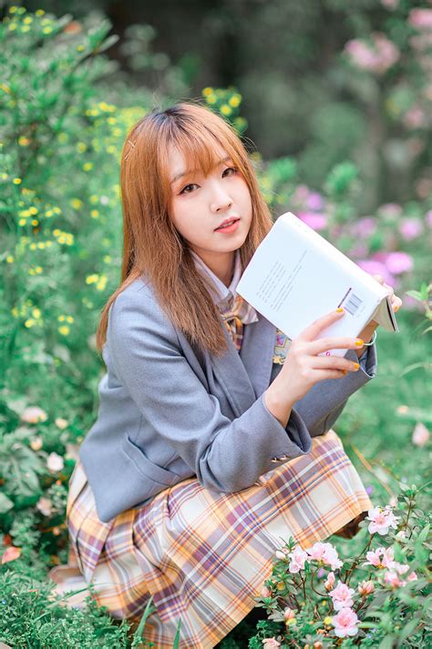 パイパンの10代女子中学生がアナルはやっぱり綺麗だとわかる画像 ロリjcの専科