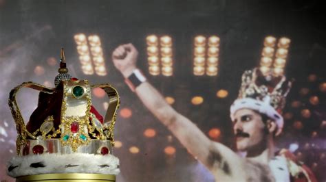 Auction Of Freddie Mercurys Piano And Other Items Brings In Millions