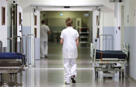 Hôpital Je ne veux pas avoir des couilles devant moi quand je