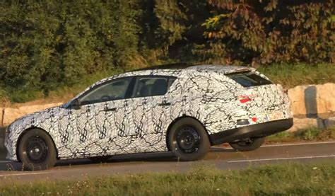 New Mercedes Benz Cla Shooting Brake Spied In Traffic Shows Elegant