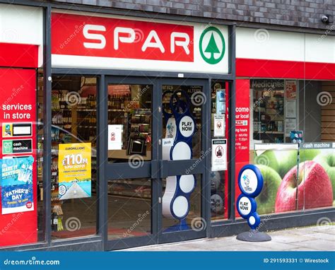 Frente De Spar Convenishop Incluido El Nombre Y Logotipo De La Empresa