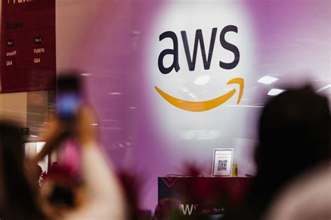 蘋果證實使用 Aws 客製 Ai 晶片，亞馬遜創歷史次高 男人中年危機
